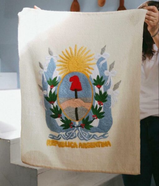 TAPIZ BORDADO ESCUDO NACIONAL Y PROVINCIALES - Facon Argentina